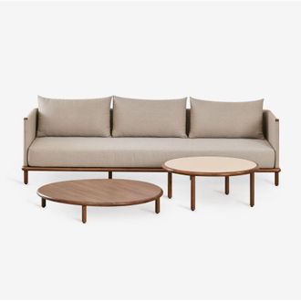 Sklum Wohnzimmerset mit einem 3-Sitzer-Sofa und zwei runden Couchtischen aus Olivia-Akazienholz Dunkles Holzbraun - Grie&szlig;beige - Sklum