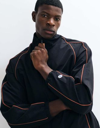 Champion Future Memories Oversize-Jacke mit durchgehendem Rei&szlig;verschluss in Schwarz und Rot