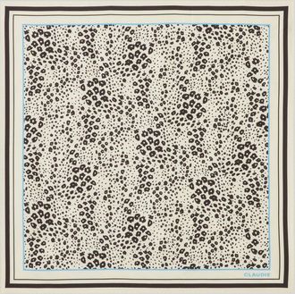 Claudie Pierlot Foulard carr&eacute; soie imprim&eacute; l&eacute;opard