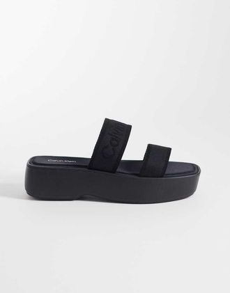 Calvin Klein Jeans - Sandalen in Schwarz mit gewebter Optik und flacher Plateausohle
