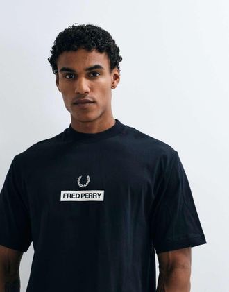 Fred Perry t-shirt &agrave; logo graphique bleu marine