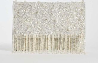 True Decadence Envelope-Clutch mit Perlenbesatz und Fransen in Wei&szlig;