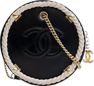 Chanel Black Crumpled Calfskin En Vogue Round Bag