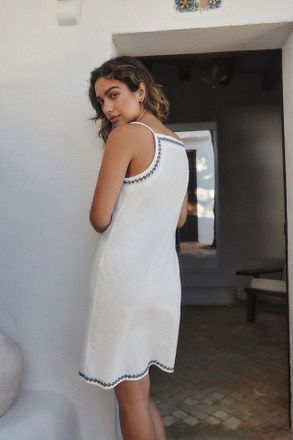 Next Minikleid Mini-Etuikleid mit Leinen und Stickerei (1-tlg)