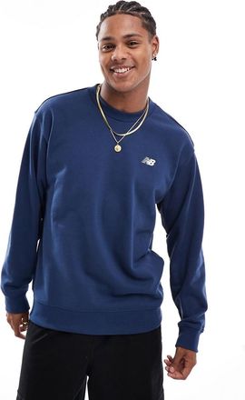 New Balance Sport Essentials - Pullover aus French-Terry in Blau mit Rundhalsausschnitt