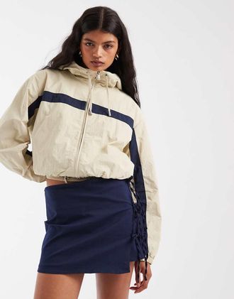 Asos veste de surv&ecirc;tement color block &agrave; capuche en stone et navy-Blanc