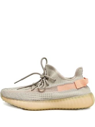 Yeezy by Kanye West baskets en maille &agrave; rayures - Gris