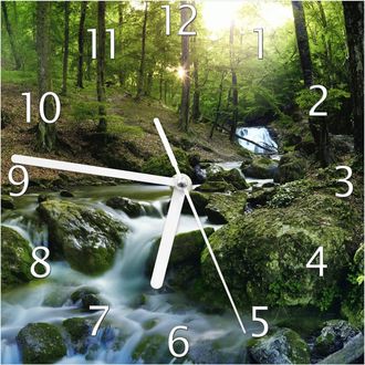 Wallario Design-Wanduhr Fließender Bach im Wald bei Sonnenuntergang aus Glas, Motiv-Uhr Größe 20 x 20 cm, weiße Zeiger