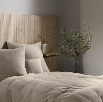 Fleuresse Lech Edelflanell Bettwäsche 200x220 kleingemustert beige Uni 604467-07