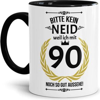 Tassendruck Lustige Tasse zum 90. Geburtstag mit Spruch - Bitte kein Neid, weil ich so gut aussehe - Geschenkidee für Freunde - Innen & Henkel Schwarz, 300 ml