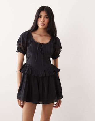 Miss Selfridge Combishort tendance folk en gaze avec d&eacute;tails en dentelle - Noir