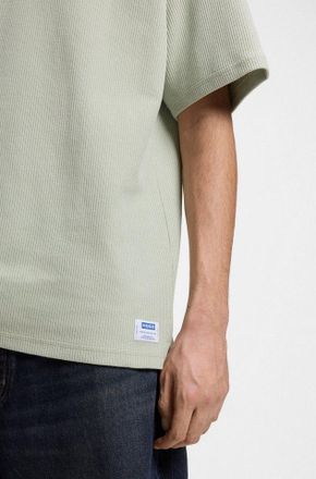 HUGO BOSS T-Shirt Nuwaffle Rundhalsausschnitt, Regular Fit, dezentes Waffelmuster