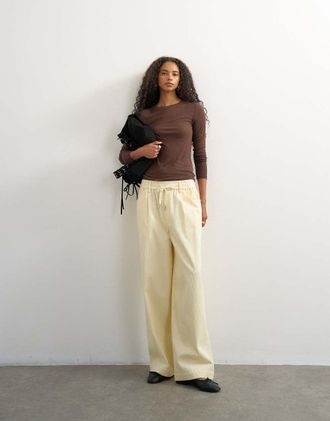Topshop Cordhose mit weitem Bein zum Hineinschl&uuml;pfen in Stone-Neutral