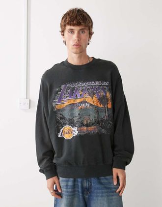 New Era Sweat oversize avec imprimé LA Lakers - Noir délavé