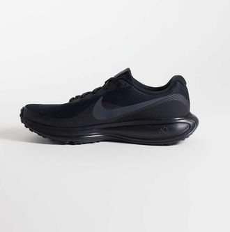 Nike Revolution 8 Sneaker in Schwarz