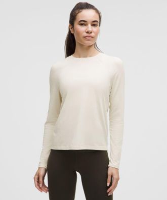 lululemon License to Train Langarmshirt im Classic Fit f&uuml;r Frauen - Gr&ouml;&szlig;e 12 in Light Ivory