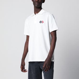 Moncler Wei&szlig;es Baumwoll-Poloshirt mit Dreifachwappen-Logo-Patch