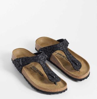 Birkenstock Gizeh - Sandalen in Schwarz mit Leopardenmuster
