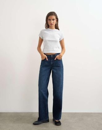 Topshop Cinch Jeans mit niedriger Leibh&ouml;he und lockerer Passform in Blau-Schwarz