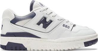 New Balance 550 - Sneaker in Wei&szlig; und Marineblau