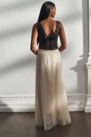 Next Maxikleid Festliches 2-in-1-Maxikleid, Faltenrock und Spitze (1-tlg)