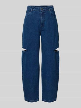 Karo Kauer Barrel Jeans mit seitlichen Cut Outs