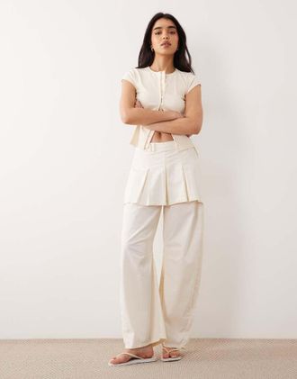 Asos Pantalon bouffant avec jupe pliss&eacute;e - Cr&egrave;me-Blanc