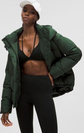 lululemon Puffer-Jacke mit F&uuml;llkraft 600 f&uuml;r Frauen - Gr&ouml;&szlig;e 14 in Legacy Green