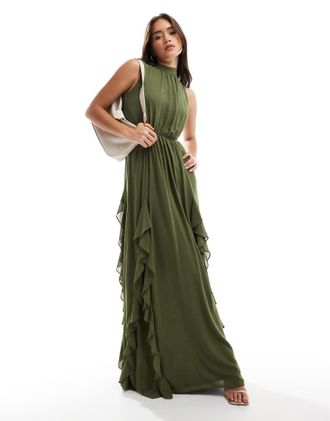 Tfnc Maxikleid in sanftem Olivgrün mit Rüschendetail, Rückenausschnitt und Beinschlitz