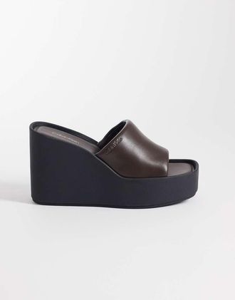 Calvin Klein Jeans - Sandales style mules compens&eacute;es en cuir - Marron-Brown