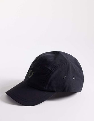 Fred Perry Casquette en tissu ripstop avec 5 empi&egrave;cements et d&eacute;tail logo - Noir