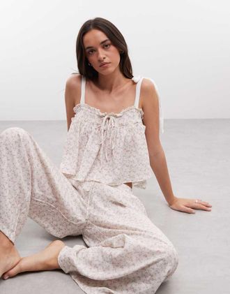 Daisy Street Ensemble pyjama fluide &agrave; imprim&eacute; fleuri et d&eacute;tail nou&eacute;-Bleu
