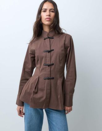 Asos Hemd mit Sch&ouml;&szlig;chensaum in Schokobraun