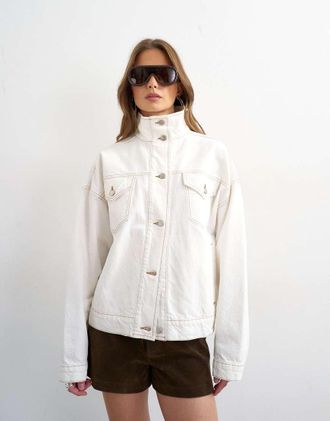 Topshop Jeansjacke mit Stehkragen und elastischem Saumdetail in Bone-Neutral