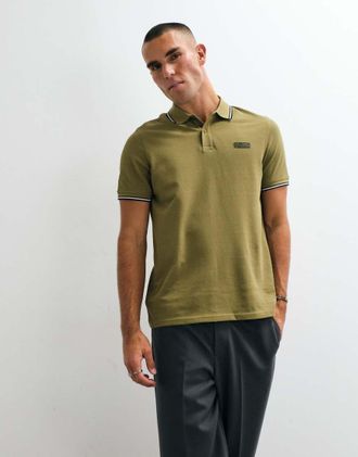 Barbour Evan polo &agrave; manches courtes &agrave; liser&eacute;s kaki-Vert