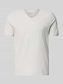Mc Neal T-Shirt mit V-Ausschnitt und Rollsaum
