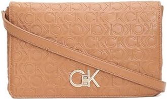 Calvin Klein Re-Lock Double Gusett Xbody EMB Brown Sugar