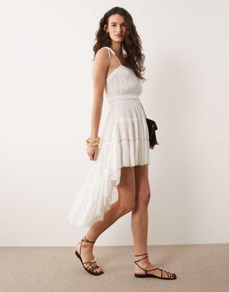 Miss Selfridge Robe longue &agrave; ourlet asym&eacute;trique et bordure en dentelle-Blanc