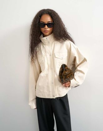 Topshop Jeansjacke mit Stehkragen in Beige-Neutral