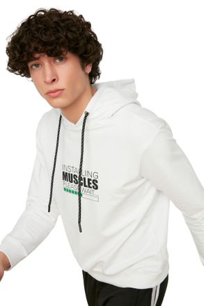 Trendyol Trendyol-weißer männlicher männlicher regelmäßiger fit langarm mit Kapuze gedrucktes Sweatshirt, weiß