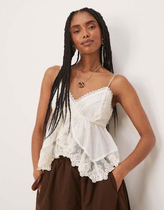 Abercrombie & Fitch Top babydoll brodé de qualité supérieure - Blanc