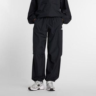 New Balance Damen Trackside Woven Pant in Schwarz, Polywoven, Gr&ouml;&szlig;e XS