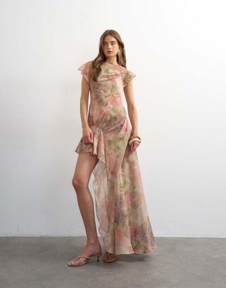 Topshop Hochwertiges Chiffon-Maxikleid mit Aquarell-Blumenmuster, nach hinten abfallendem Saum und gesmoktem Details-Rosa