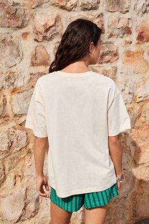 Next T-Shirt Kurzarm-T-Shirt mit H&auml;keldetail und Bikini-Grafik (1-tlg)