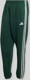 adidas Relaxed Fit Sweathose mit Kontraststreifen