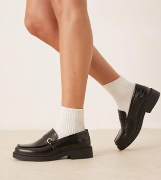 Glamorous Loafer in Schwarz mit Schnallendetail, weite Passform
