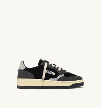 Autry SNEAKERS MEDALIST LOW VELVET IN PINK DOLPHIN, CHOCOLATE CHIP UND FEATHER GRAY
