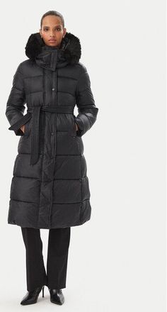 Rinascimento Rinascimento Winterjacke CFC0127042003 Schwarz Regular Fit