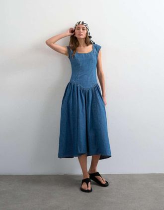Topshop Robe mi-longue en denim &agrave; taille basse - Indigo d&eacute;lav&eacute;-Bleu