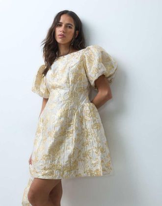 Sister Jane Sister Jane exclusivit&eacute; Quartz robe courte coordonn&eacute;e en jacquard &agrave; encolure bateau et manches bouffantes, or doux-Neutre
